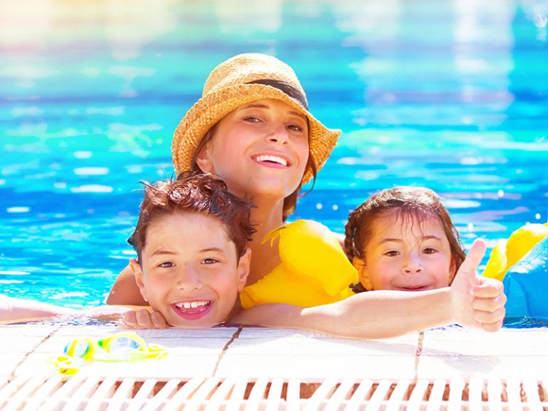 Piscina e Spiaggia – Ferretti Club Family Hotel Angelini – Bellaria ...